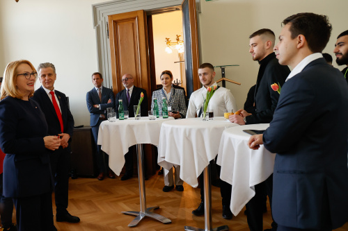 Empfang zur Eröffnung des Parlaments in den Büroräumlichkeiten der ...