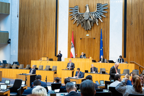 235. Sitzung des Nationalrates in der 27. Gesetzgebungsperiode ...