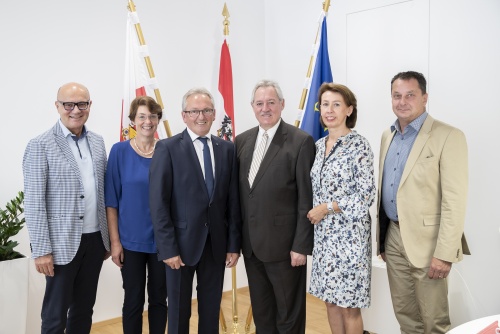 Besuch von Bundesratspräsident Karl Bader beim Oberösterreichischen ...