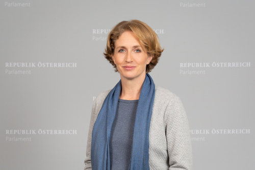 Bildergalerie von Dr. Stephanie Krisper | Parlament Österreich